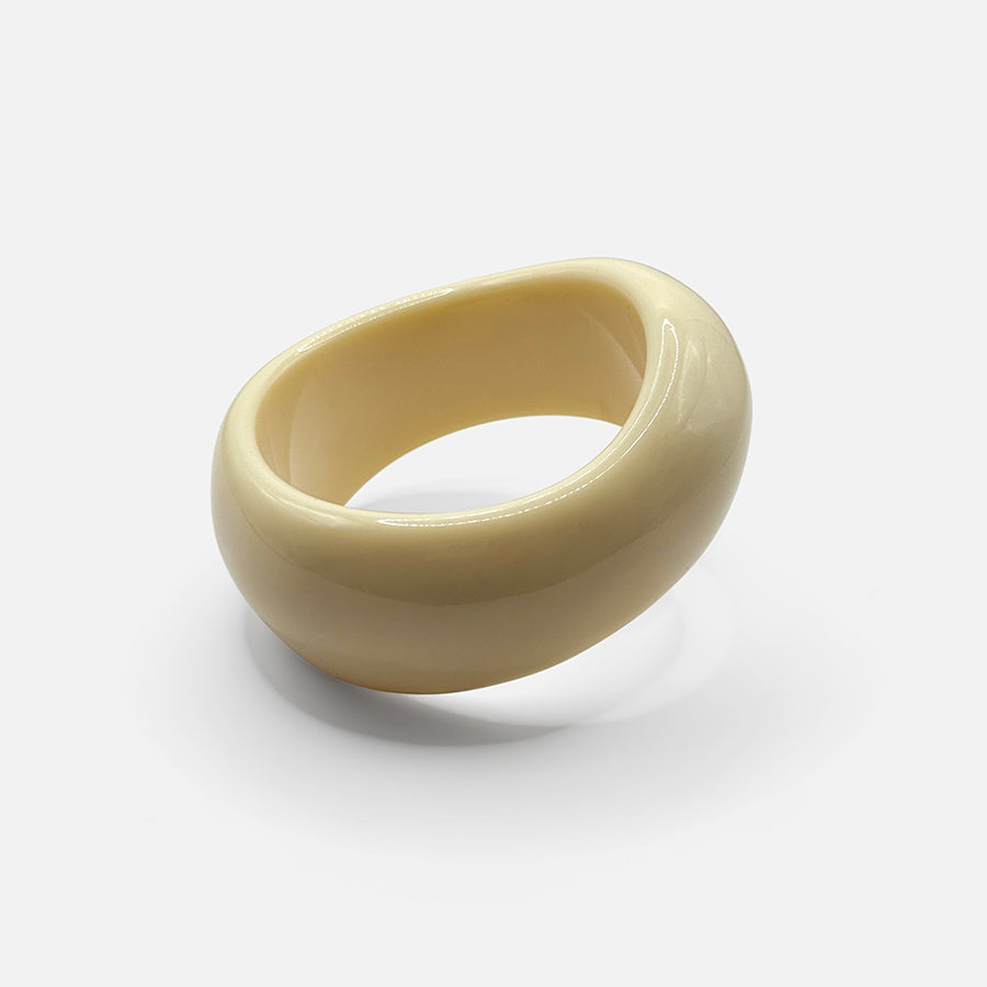 ALMOND SCULPT BANGLE – SAEGE