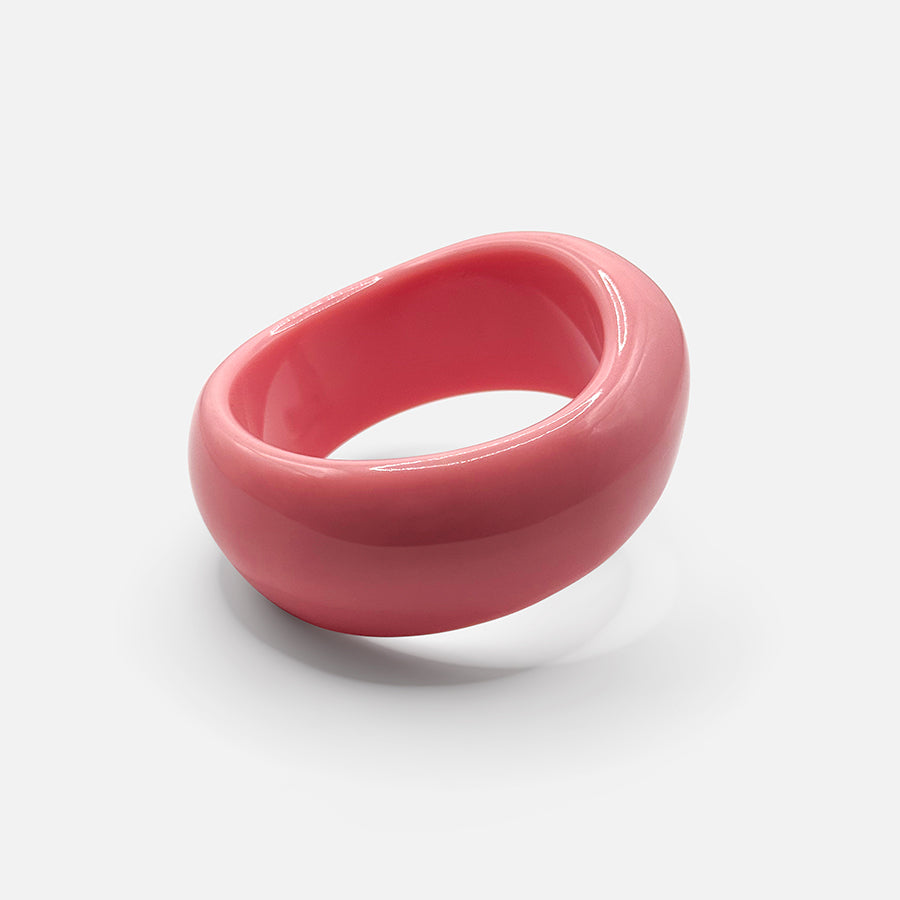 STRAWBERRY SCULPT BANGLE – SAEGE